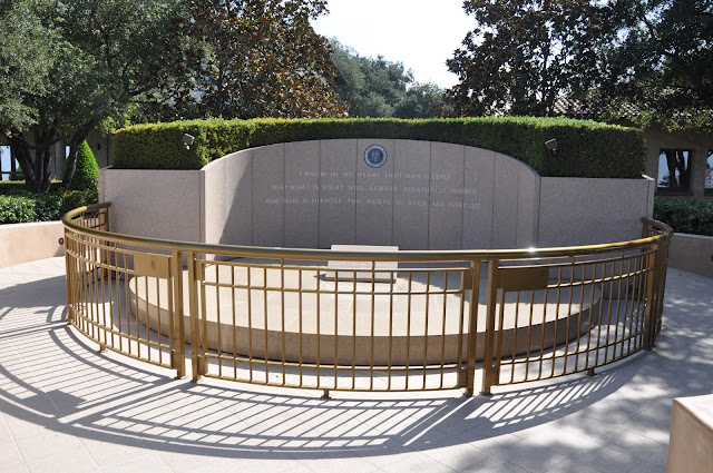 Orbis Catholicus Secundus: Tomb of President Ronald Reagan in California