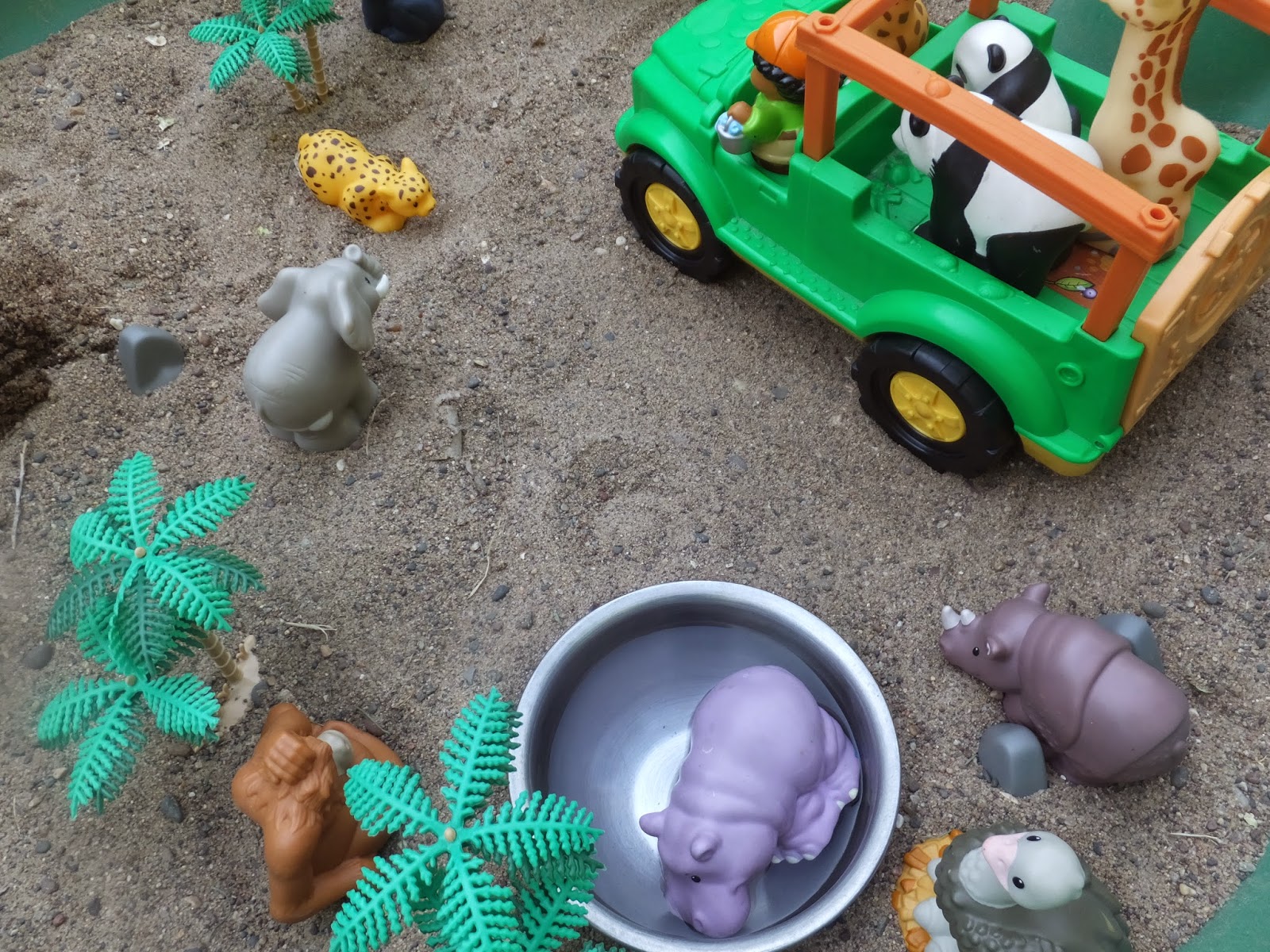 Kidspert: Sensory Sandbox: Safari-land