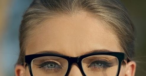 Maquillaje para mujeres que usan gafas | taclash