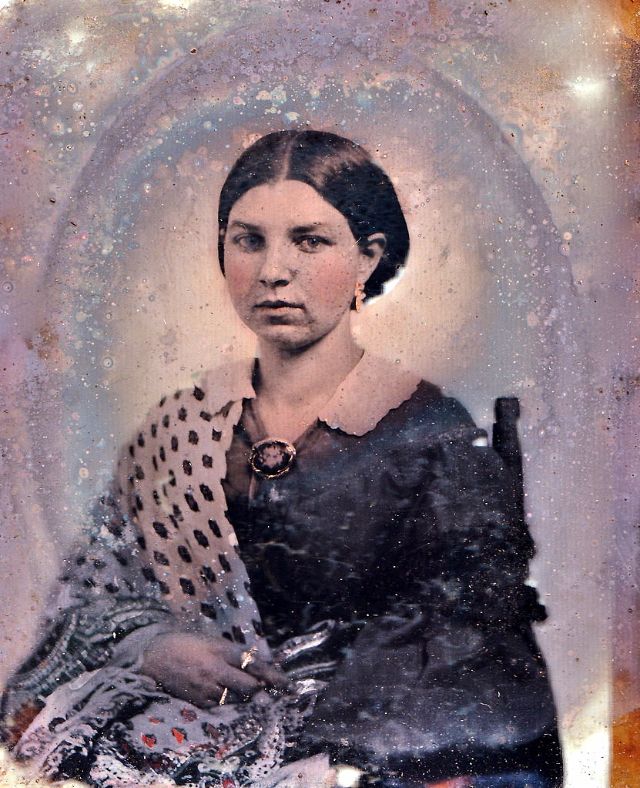 Victorian Widows: Graceful Photos of Young Women in Mourning Dresses ...