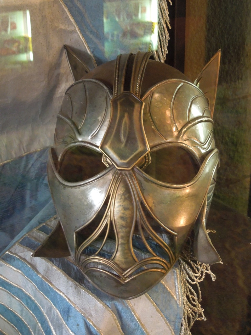 Hollywood Movie Costumes and Props: Helium army arms and armour from ...