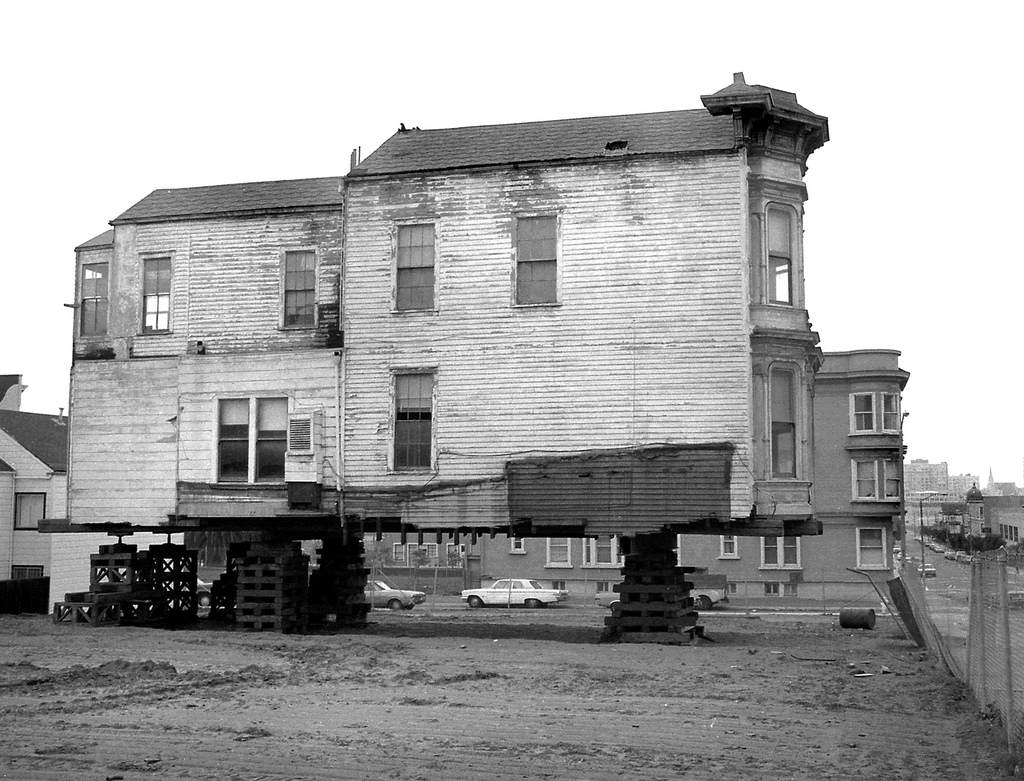 Amazing Photographs Documented Victorian Houses Moving in San Francisco ...