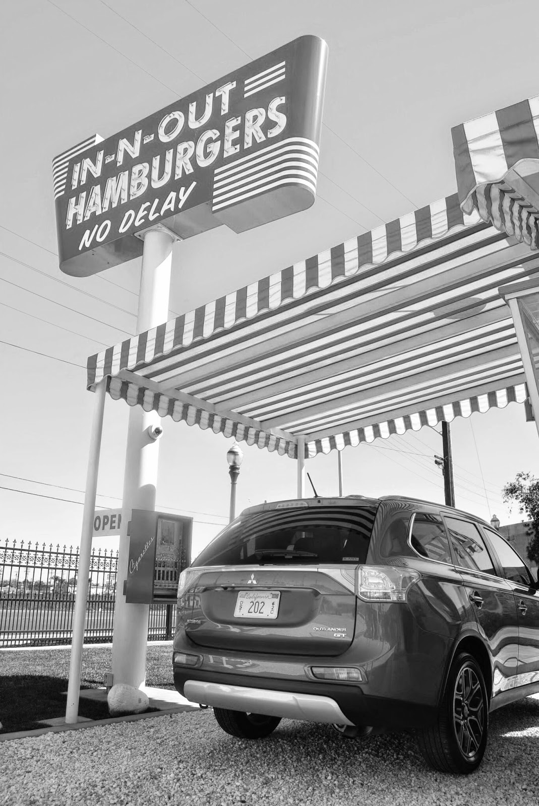 Sasaki Time: Tour of the Replica of In-N-Out's Original Drive-Thru in ...