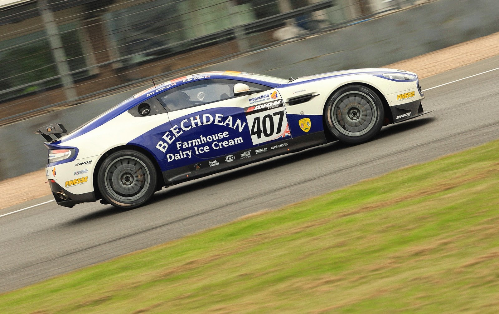 British GT - Beechdean GT4 Champions | The Advantage