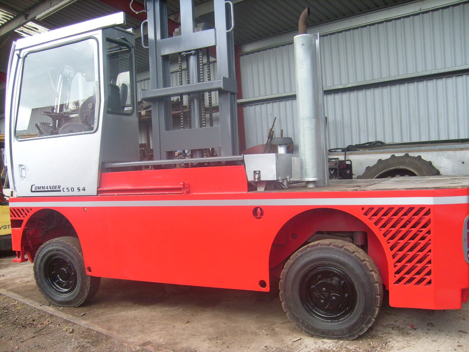 Used Machinery: COMMANDER SIDELOADER