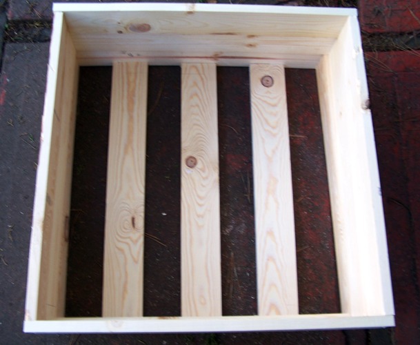 504 Main by Holly Lefevre: How to Make A Christmas Tree Stand Crate