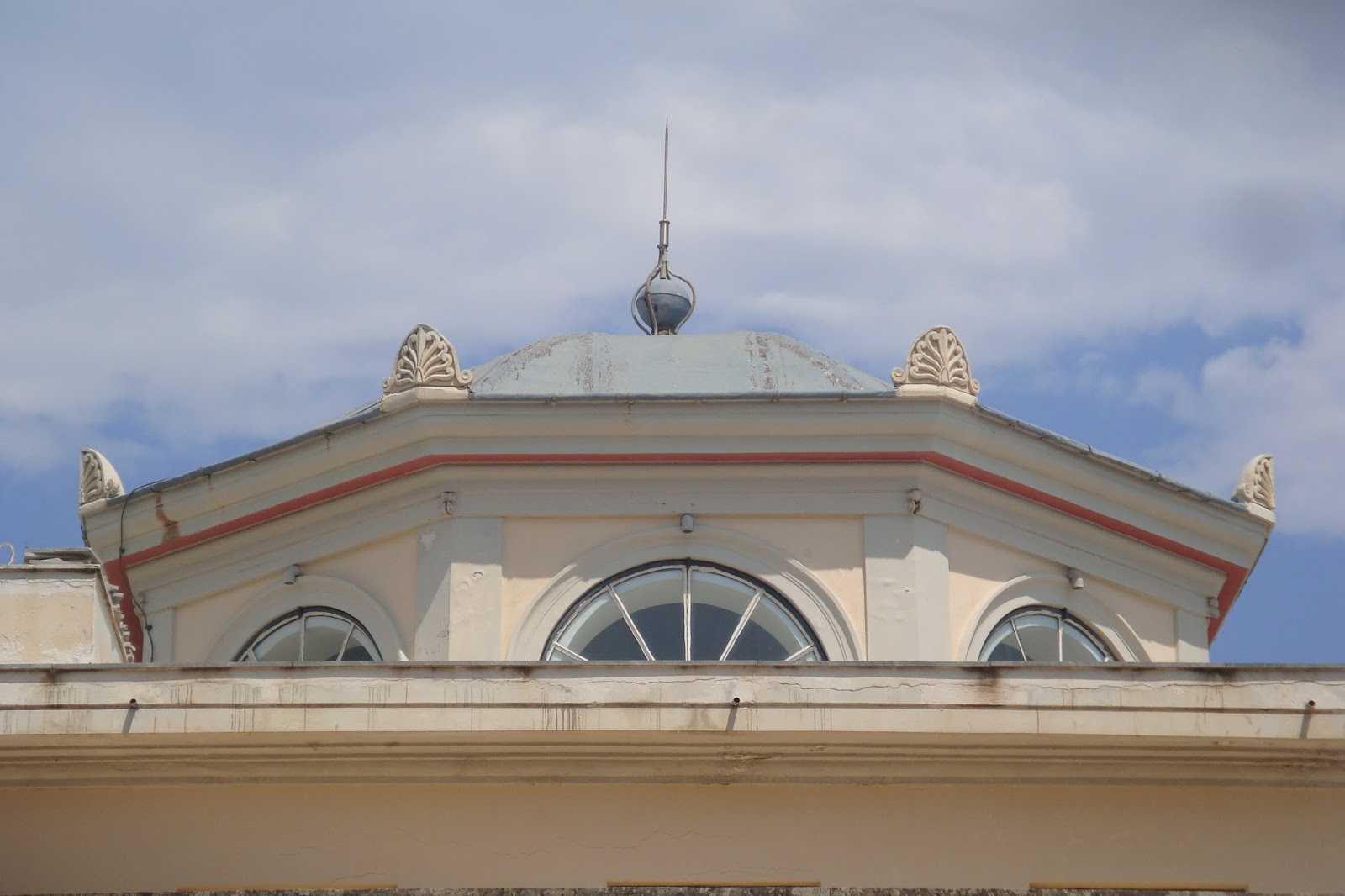 Συλλέκτες ακροκεράμων.: ΝΕΟΚΛΑΣΣΙΚΑ ΚΤΙΡΙΑ ΑΠΟ ΤΗΝ ΚΕΡΚΥΡΑ