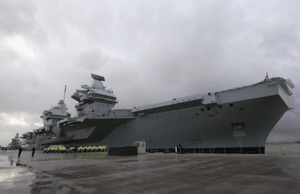 AAG_th บันทึกประจำวัน: อังกฤษทำพิธีประจำการเรือบรรทุกเครื่องบิน HMS ...