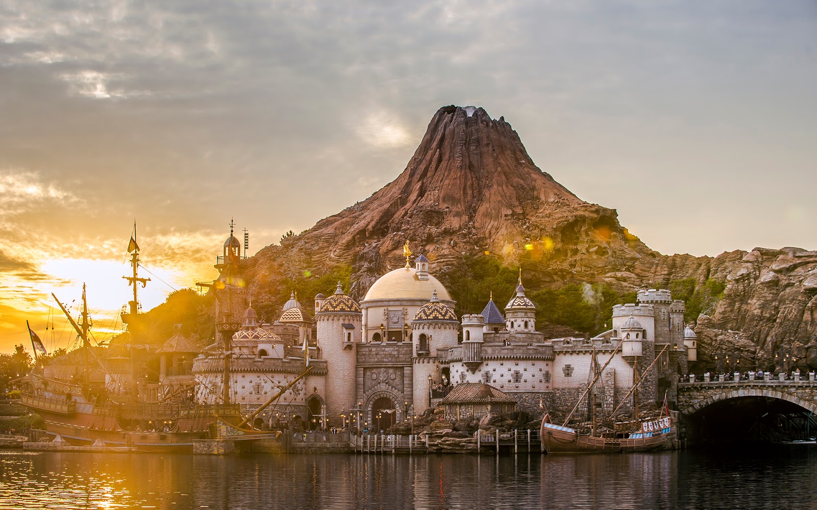 Sunset Over the Volcano and the Fortress