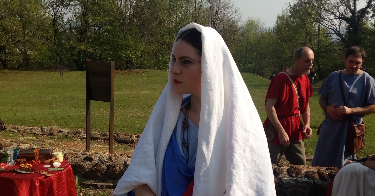 New Ancient Roman stola and veil in linen
