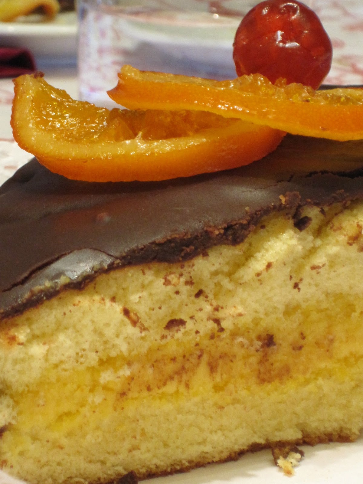 El plat blanc: PASTÍS DE XOCOLATA AMB CREMA DE TARONJA (ORANGE CURD)