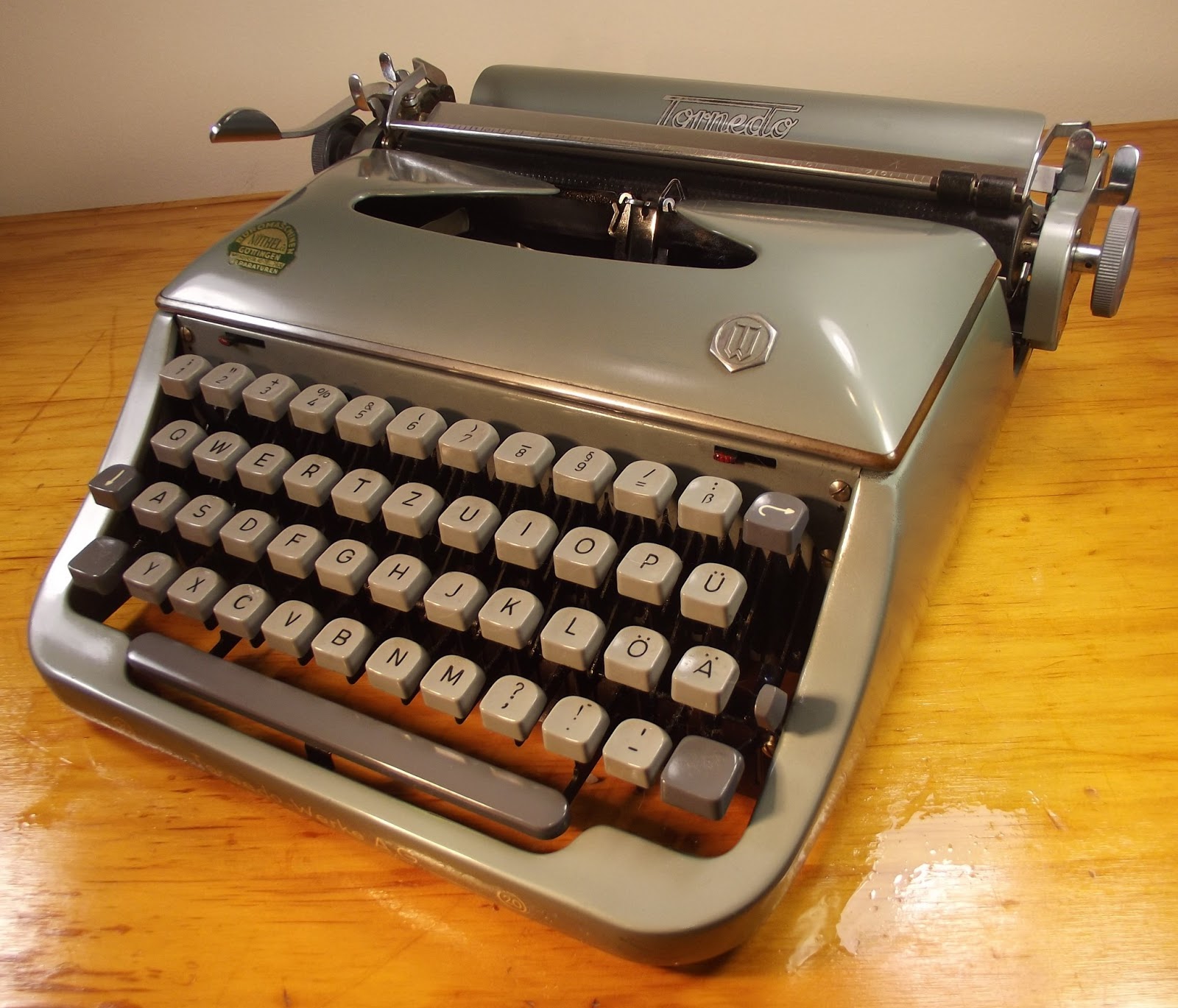 oz.Typewriter: A Volley of Torpedoes: 14 Great German Portable ...
