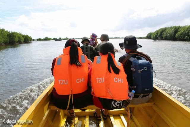 In Pinay's "Ciudad": THE ROAD TO LAYAG-LAYAG YELLOW BOAT VILLAGE @ ZC ...