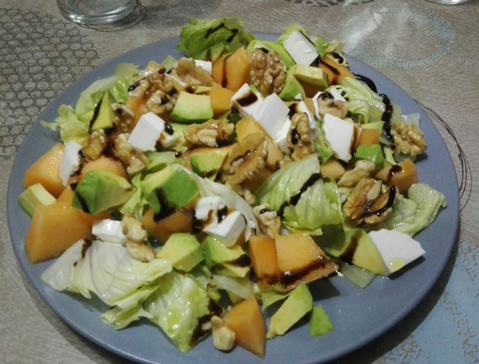 Cocina con Esther: Ensalada con melón, aguacate, queso y nueces.