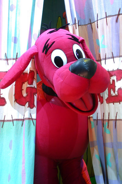 Evan and Lauren's Cool Blog: 1/6/12: Clifford the Big Red Dog Live at ...