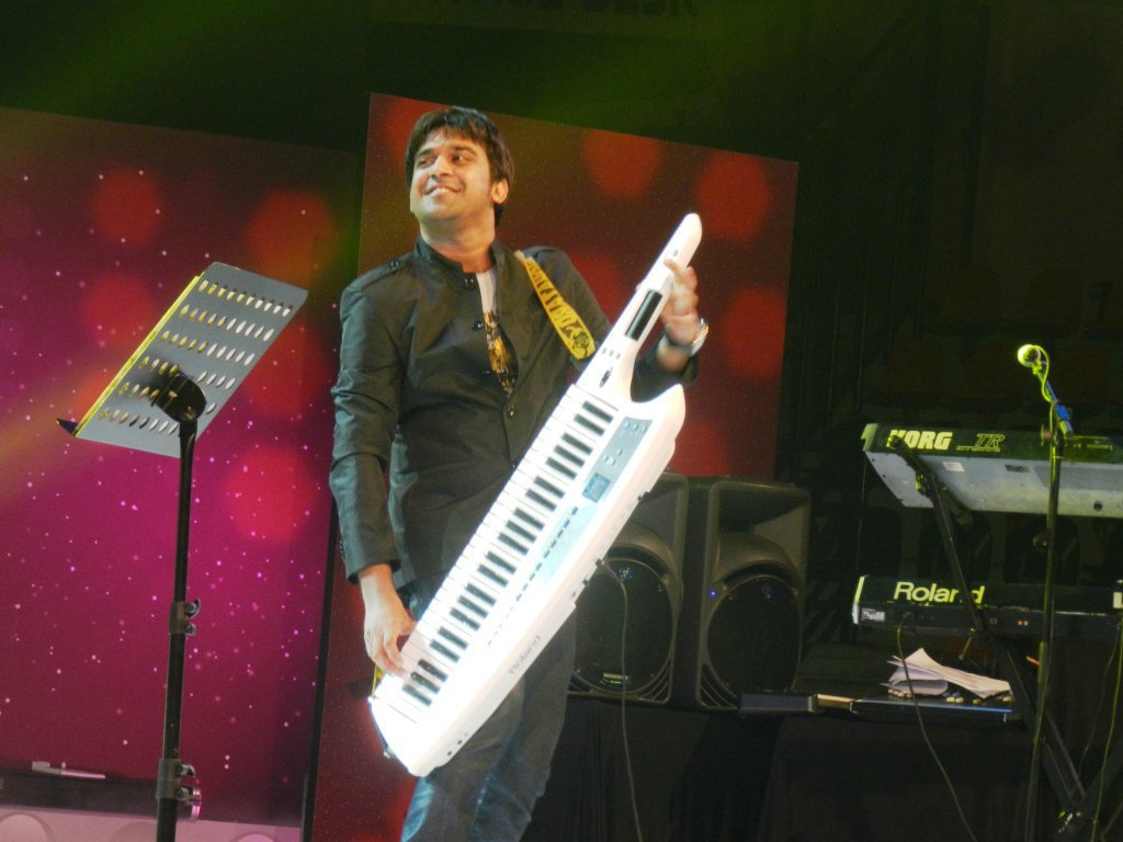 StEpHeN dEvAsSy "The Muzikal Mozart": SuPeRnItE wItH SuPeRsTaRs