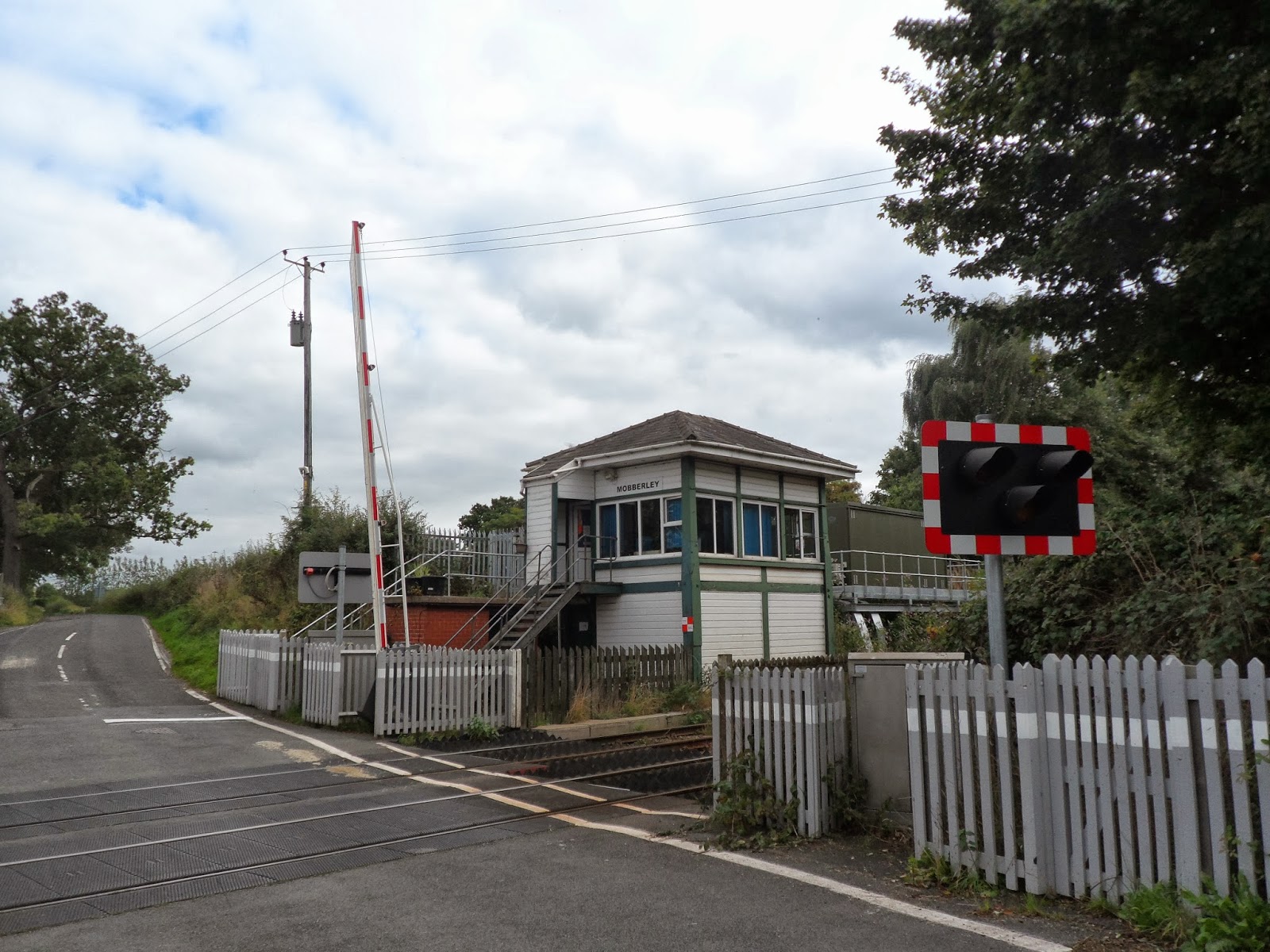 round the rails we go: Content Warning