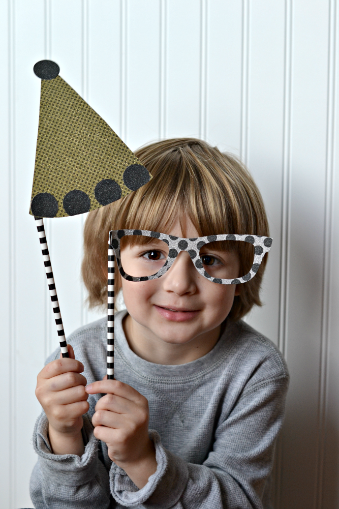 The Life of Jennifer Dawn: DIY Photo Booth Props