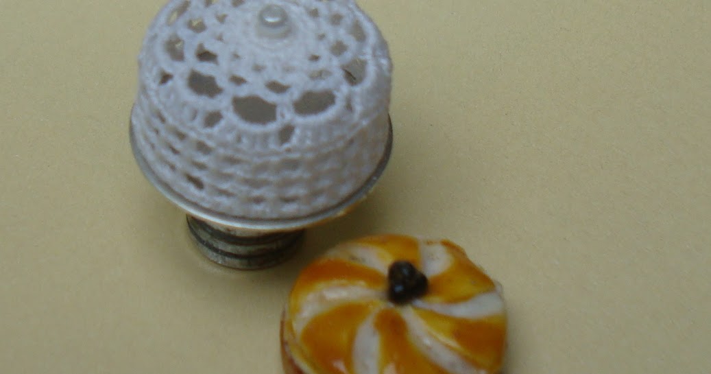 Marianne's Miniverse: Crochet cake dome