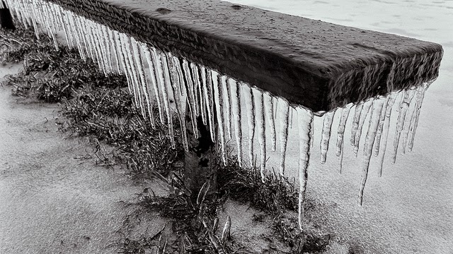 benchsite: Frozen! Ice cold benches from Snowvenia