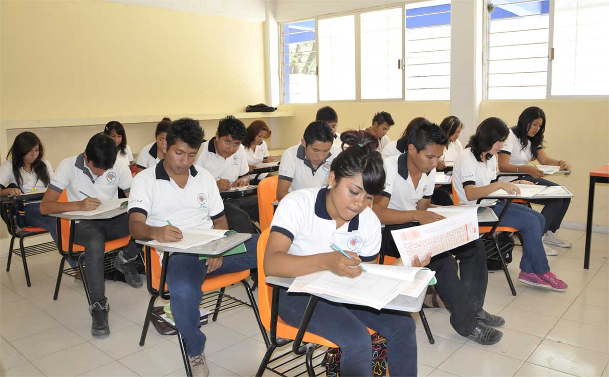 Informativo Chiapas: Inicia entrega de fichas en el CECyTECH