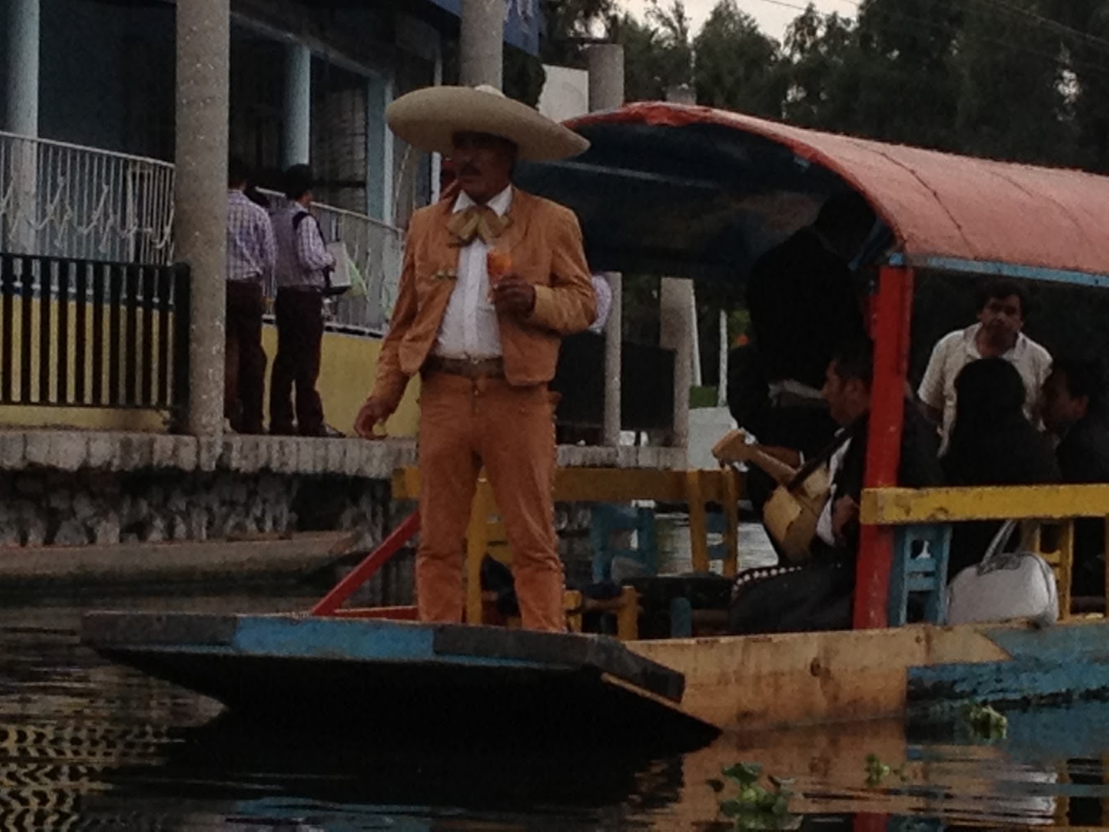 FLAVIA COMPANY flavia.company@gmail.com : EN UNA TRAJINERA, EN ...