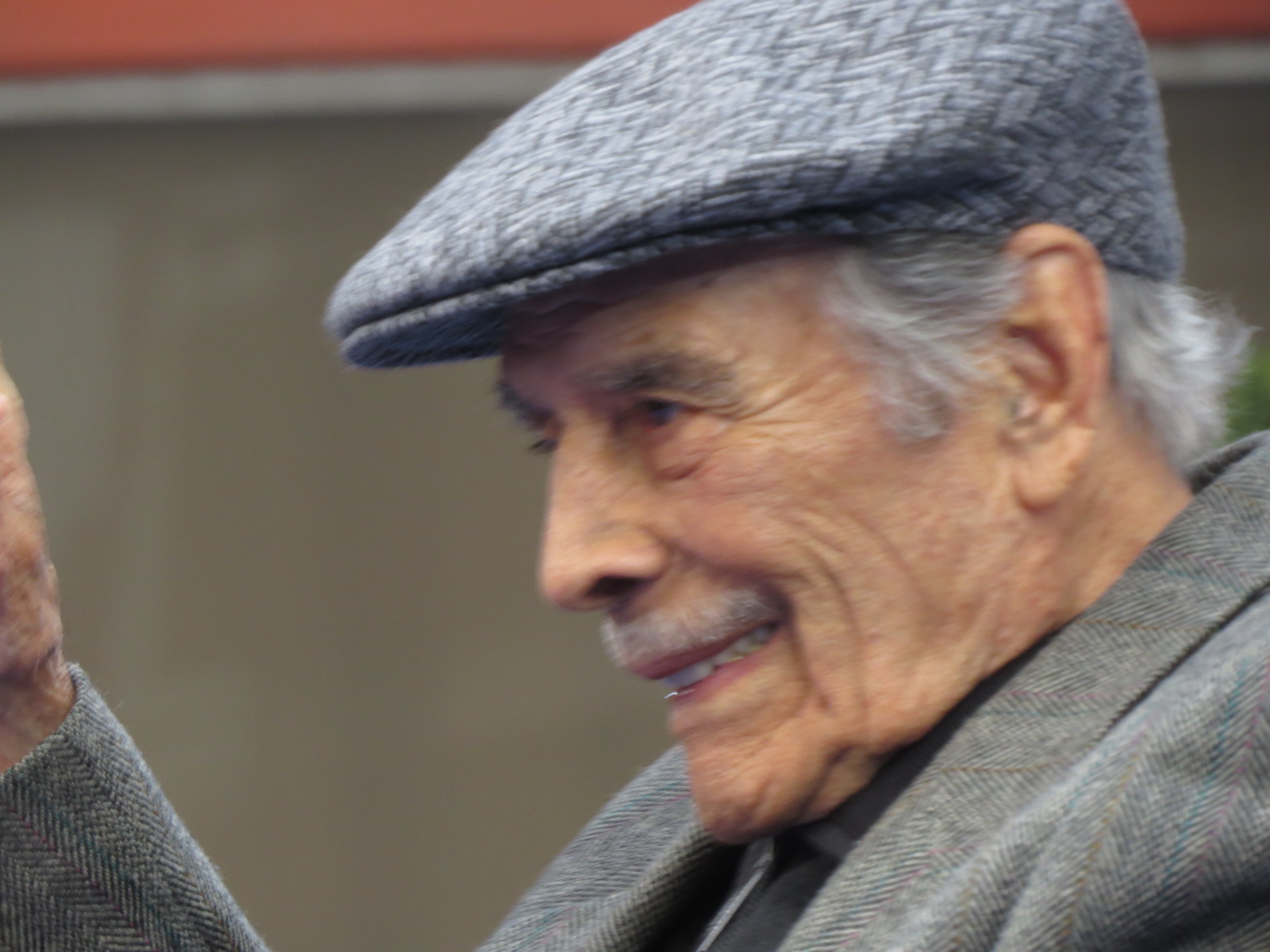 somos el espectador: NACHO TRELLES CON SU MANO EN EL FUTBOL