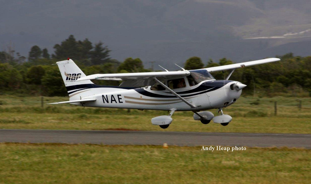 NZ Civil Aircraft: A couple of civilian aircraft at Westport today.