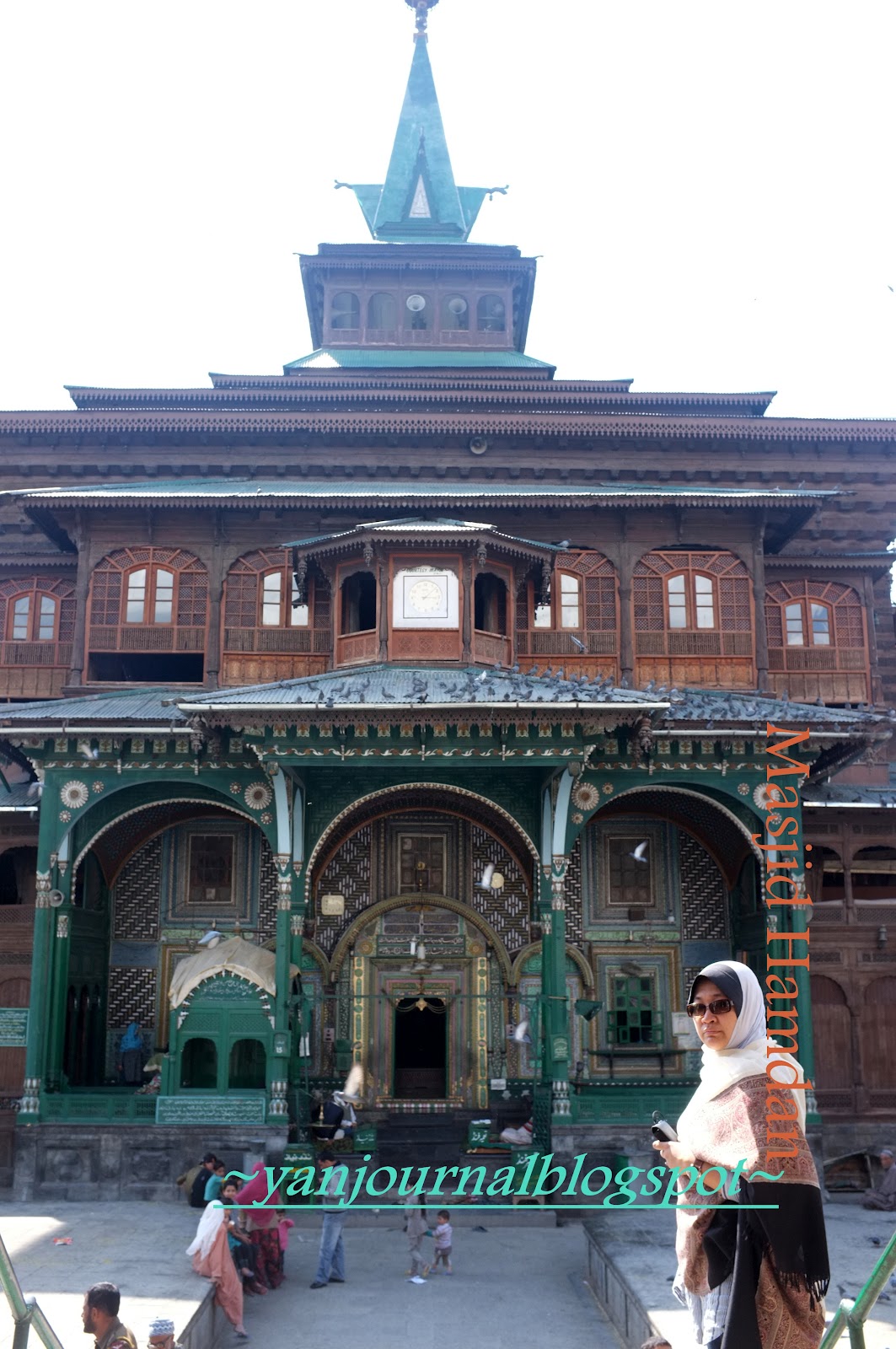 Yan's Family, Frens, Travel, And Food Journal: Shah E Hamdan Mosque in ...