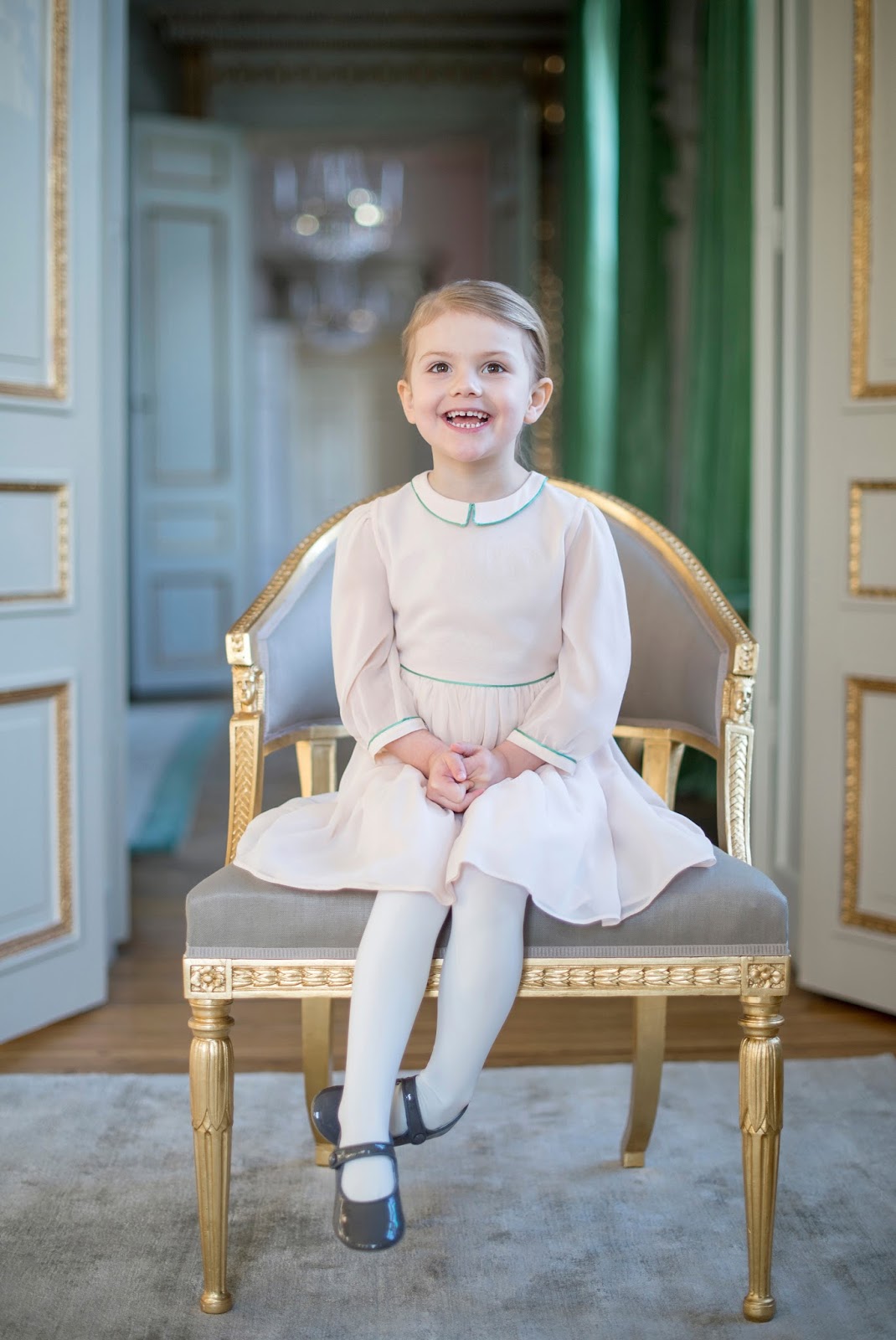 Queens of England: Princess Estelle at four