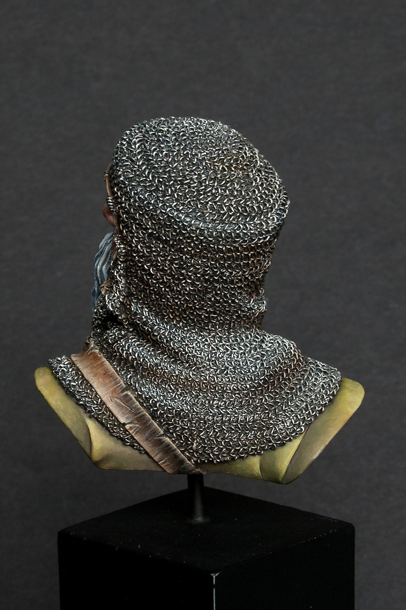 Knight bust - finished or not? | planetFigure | Miniatures