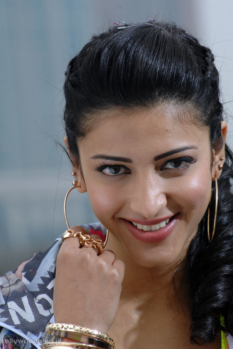 Shruthi Hassan Photos stills from 7th Sense