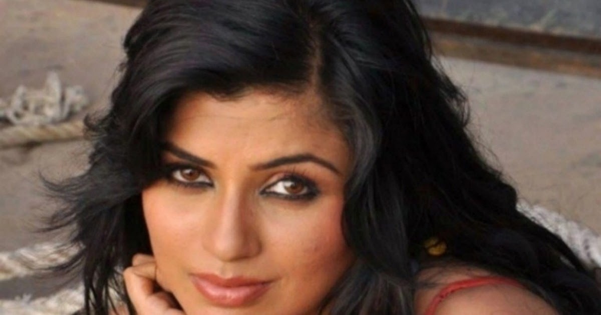 Aarti Puri Wiki, Biography, Age, Height, Weight, house, Family, movies ...