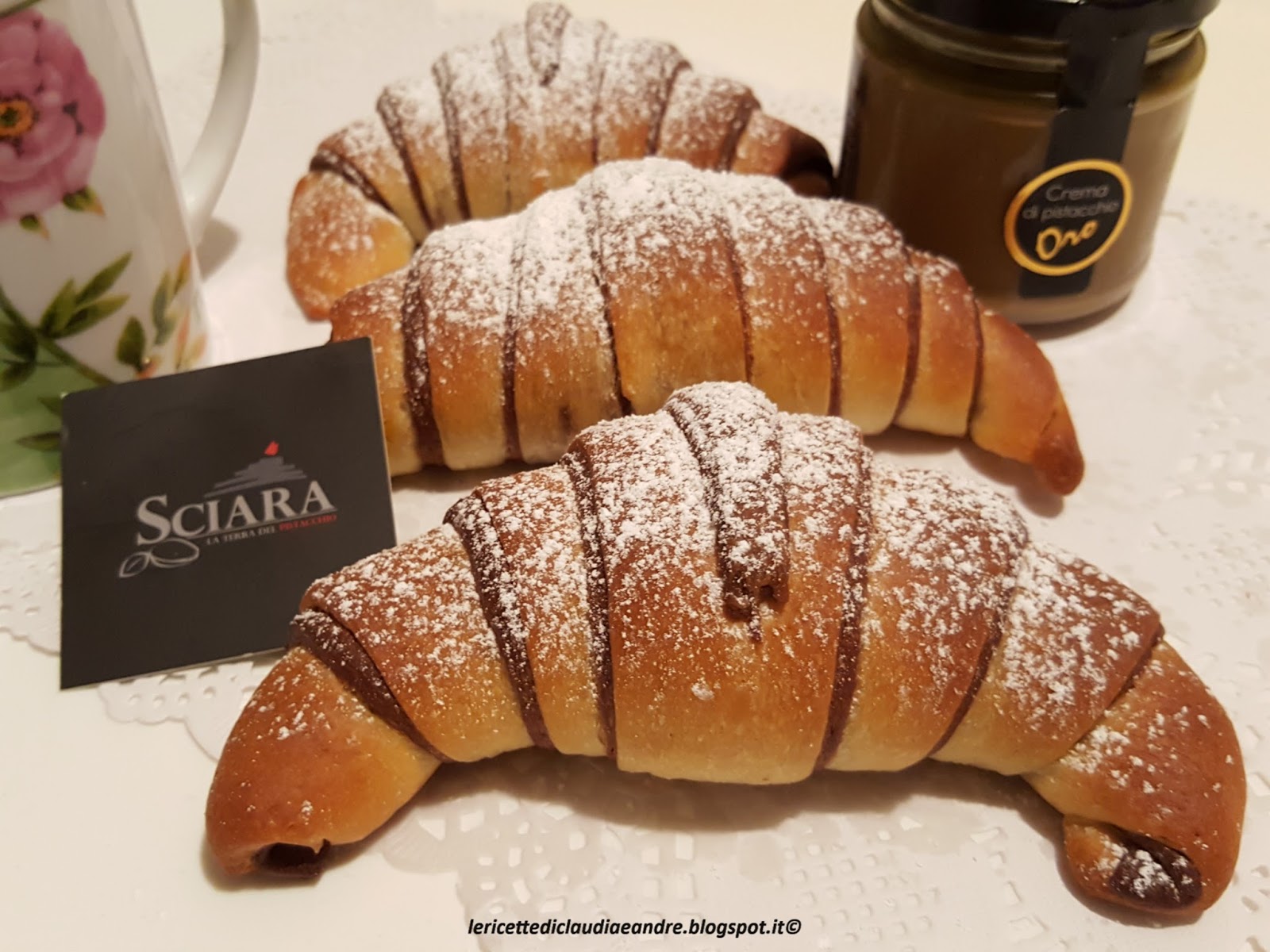 Cornetti bicolori al olio e Crema di Pistacchio Oro | Ricetta ed ...