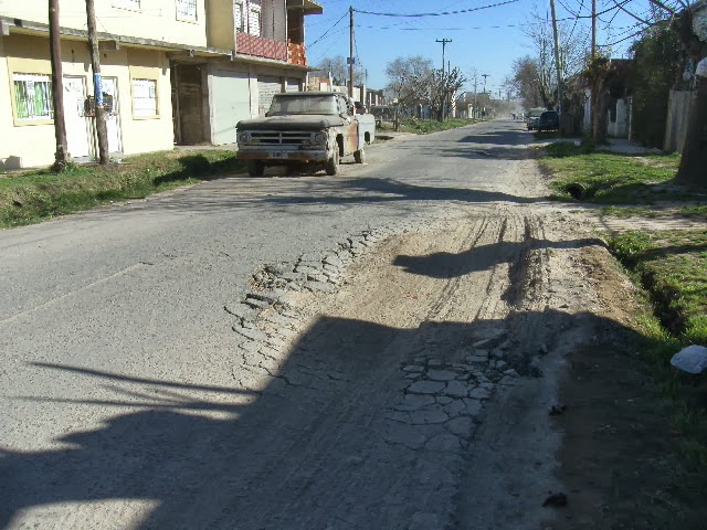 La calle muy deteriorada
