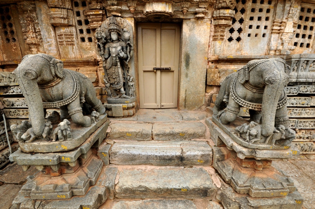 Hindu Temples of India: Mallikarjuna Temple, Basaralu, Karnataka