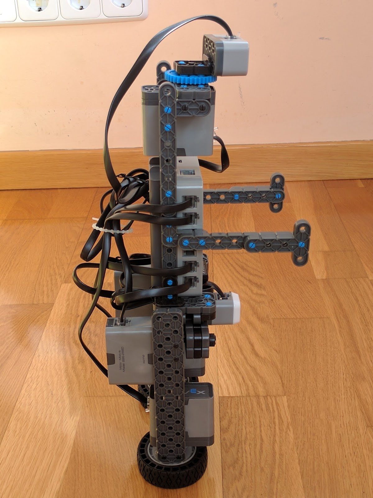 Amazing Robots - vex IQ: Humanoide - vex IQ