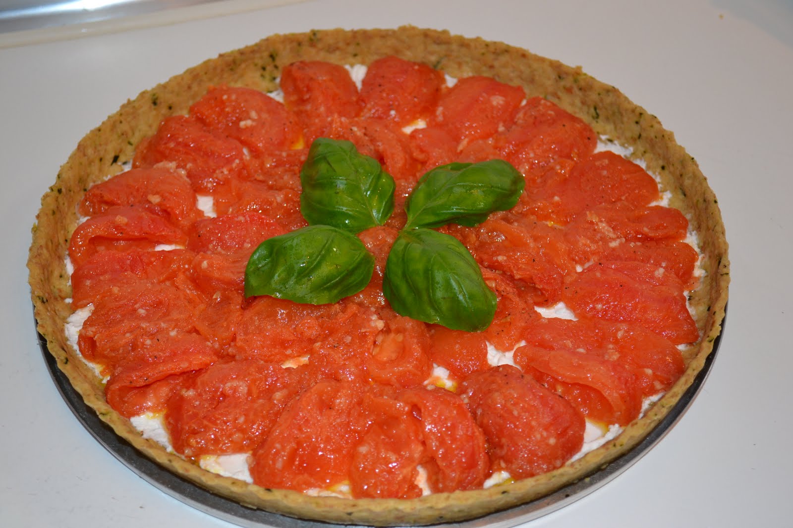 Tarte fine tomates confites et chèvre frais