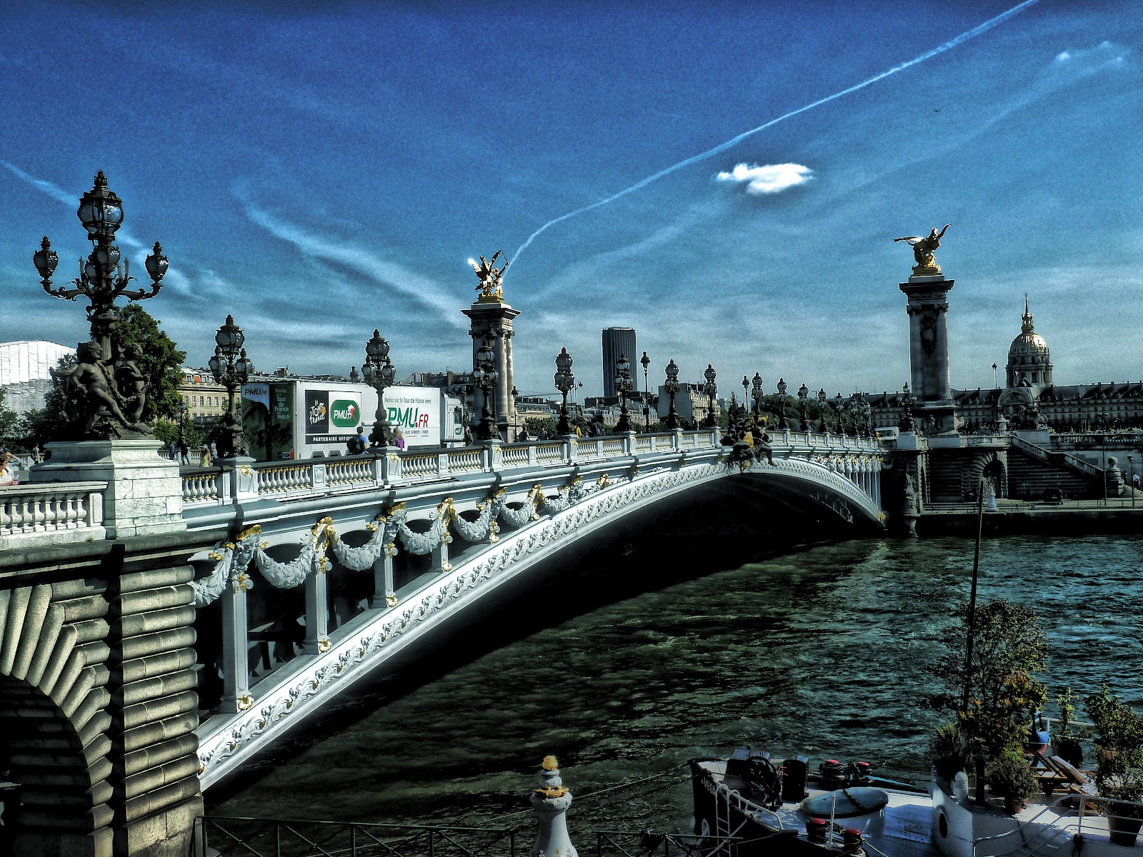 antblog: Paris: "Noio volevàn savuàr l'indiriss..."