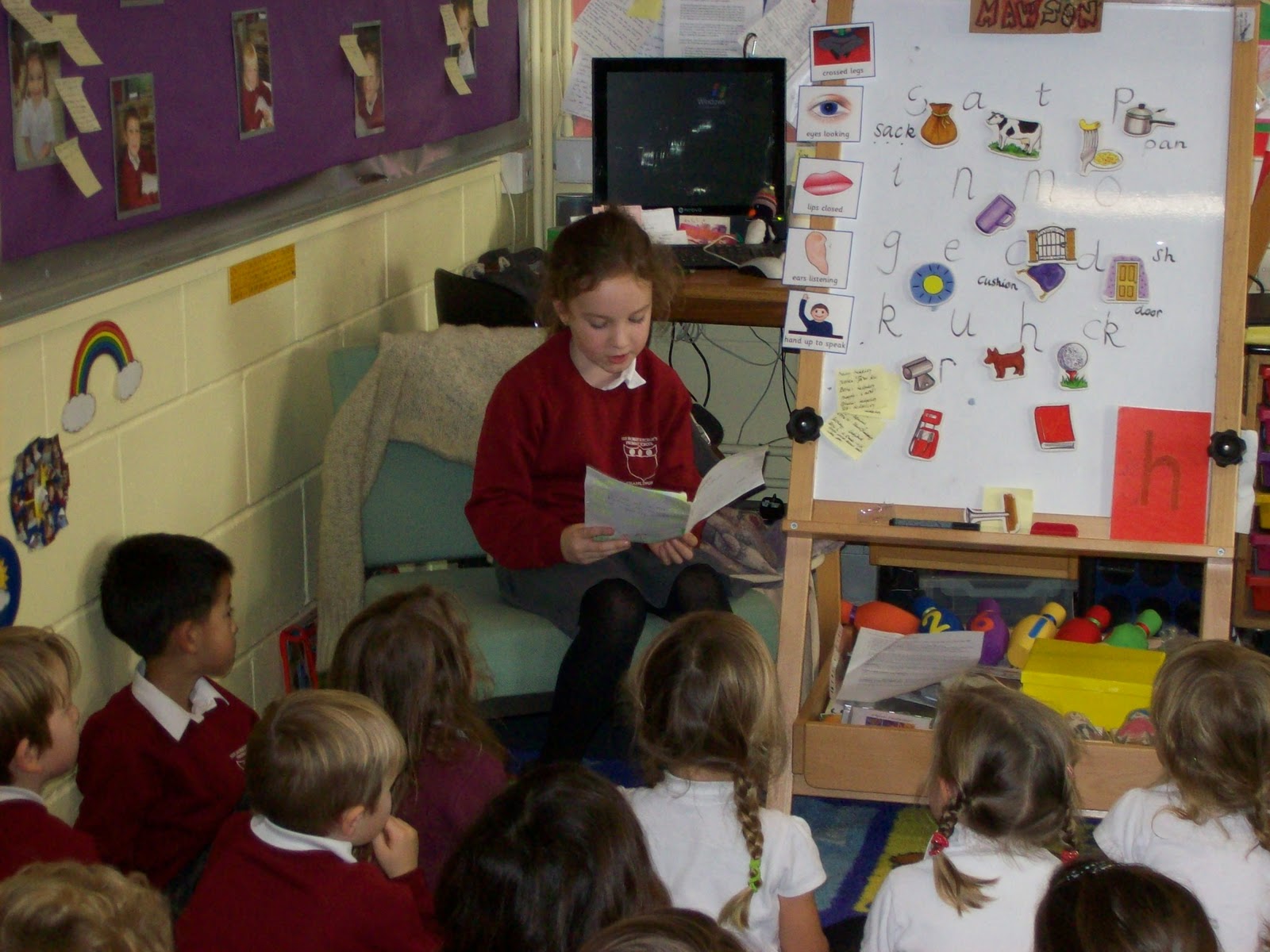 Hitcham's Blog: Year 3 read to Reception children