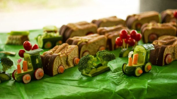 DIY: train sandwiches for any party