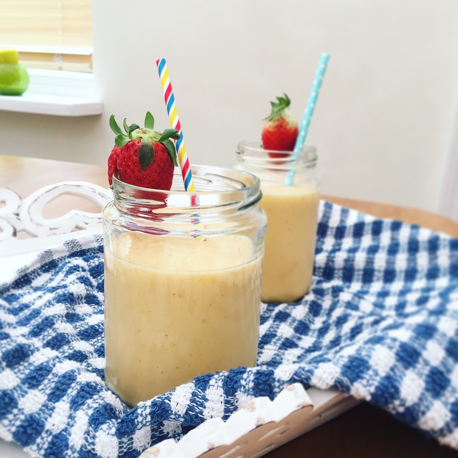 FoodAce: Creamy Mango Smoothie