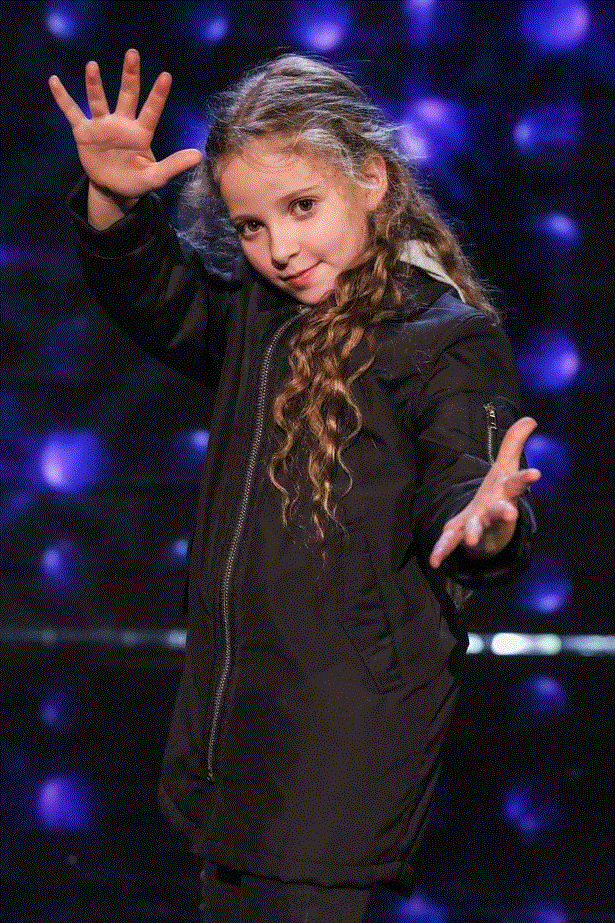 CurioMystery: A Fantástica e Talentosa Young Magician Issy Simpson