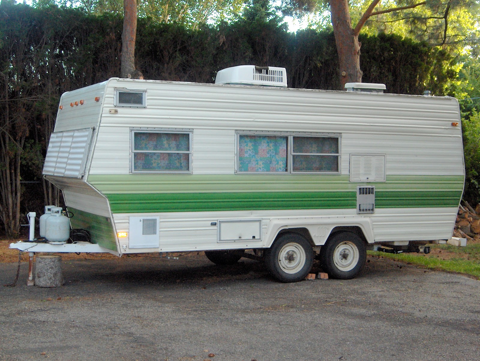 Wallpaper A Travel Trailer