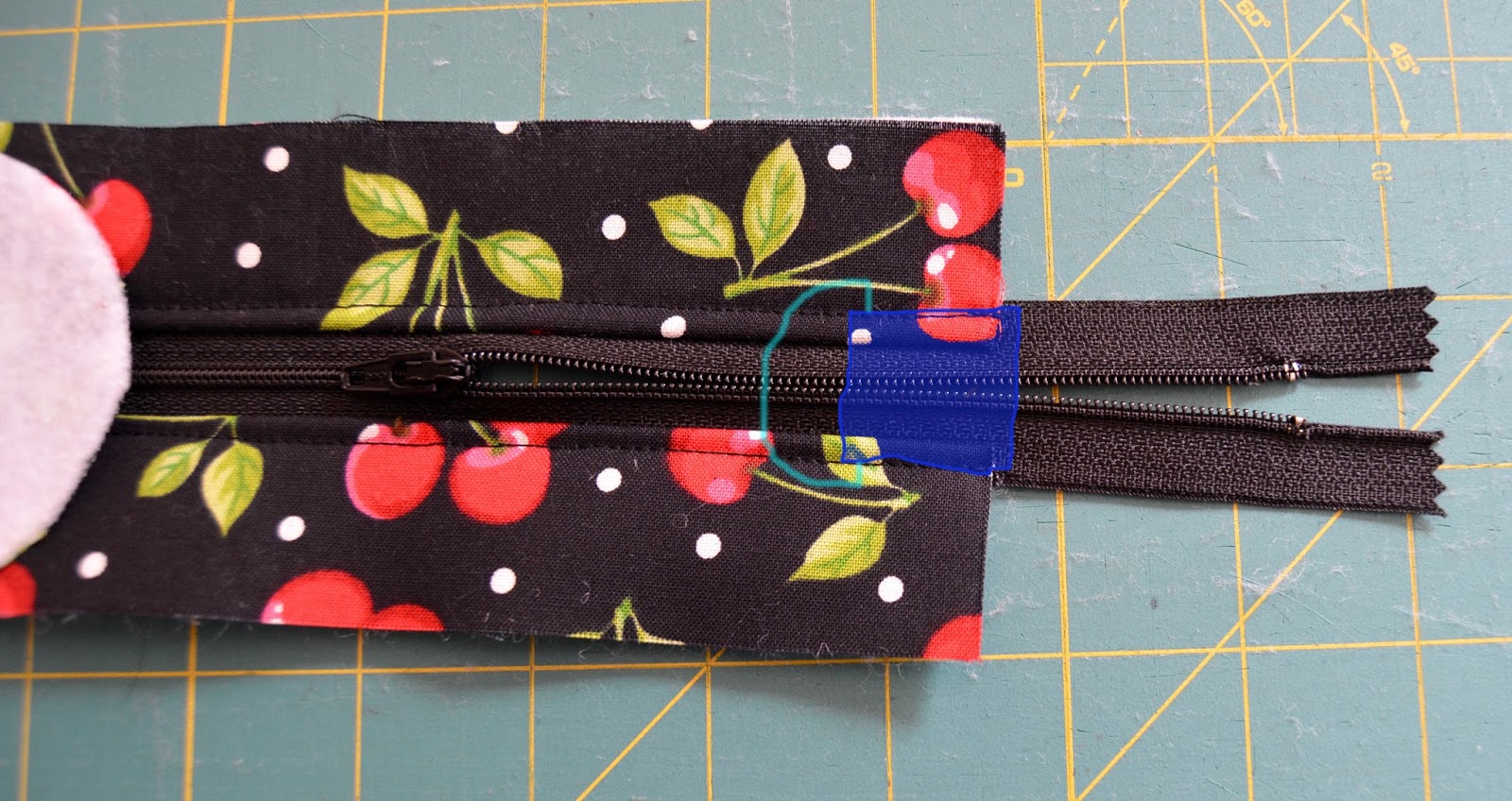 Roonie Ranching: Piped Zipper Pouch -- Sewing Tutorial Roonie Ranching: Piped Zipper Pouch -- Sewing Tutorial