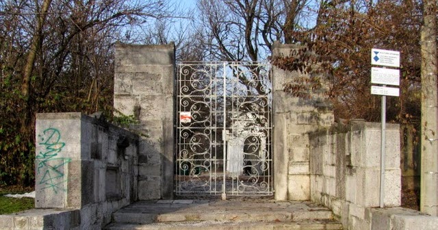 Foto zgodbe: Navje, spominski park znamenitih Slovencev