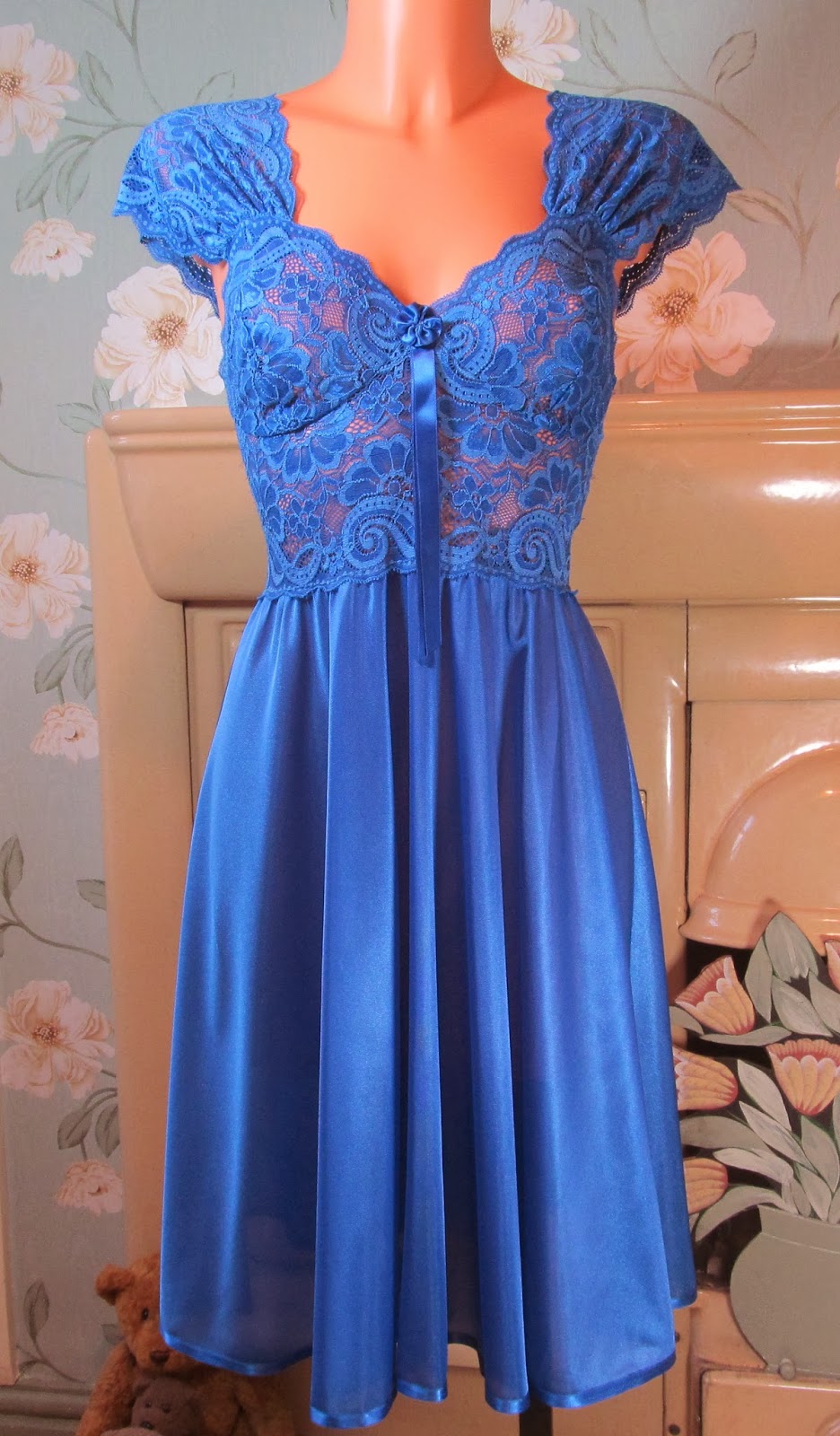 VTG PALOMA COBALT BLUE SLIPPY GLOSSY STRETCHY FULL SLIP NIGHTIE GOWN M ...