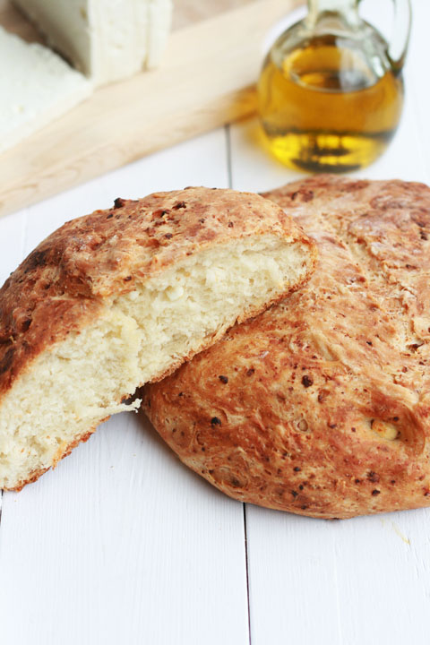 Tirópsomo - Feta bread / cookmegreek