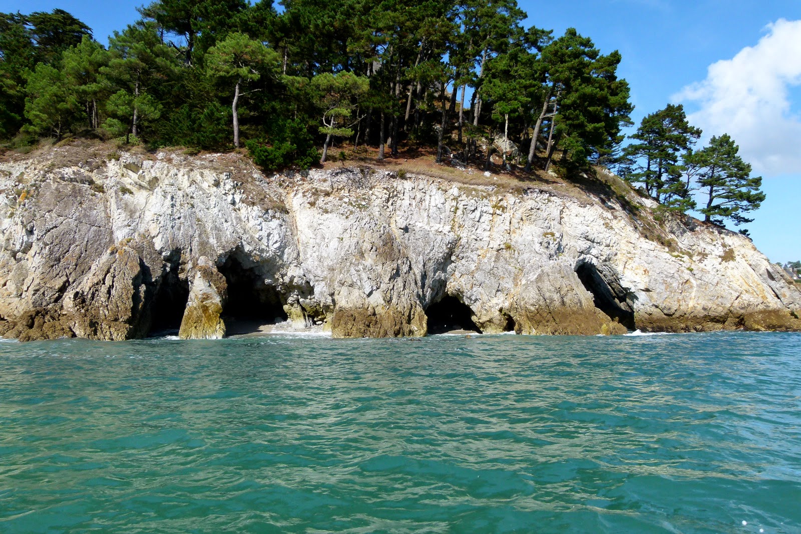 Les grottes de Morgat - Sur la commune de Crozon - dans le Finistère en ...