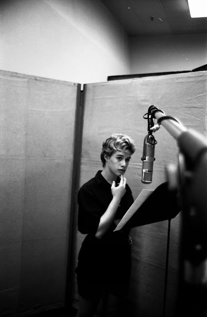 Rarely Seen Black and White Pictures of a 17 Year Old Carole King ...